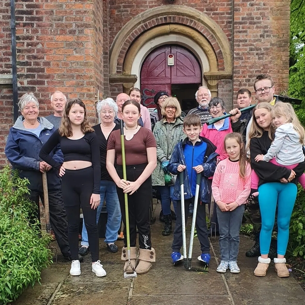 Churchyard working party - News - Holy Trinity Church, Freckleton - A ...